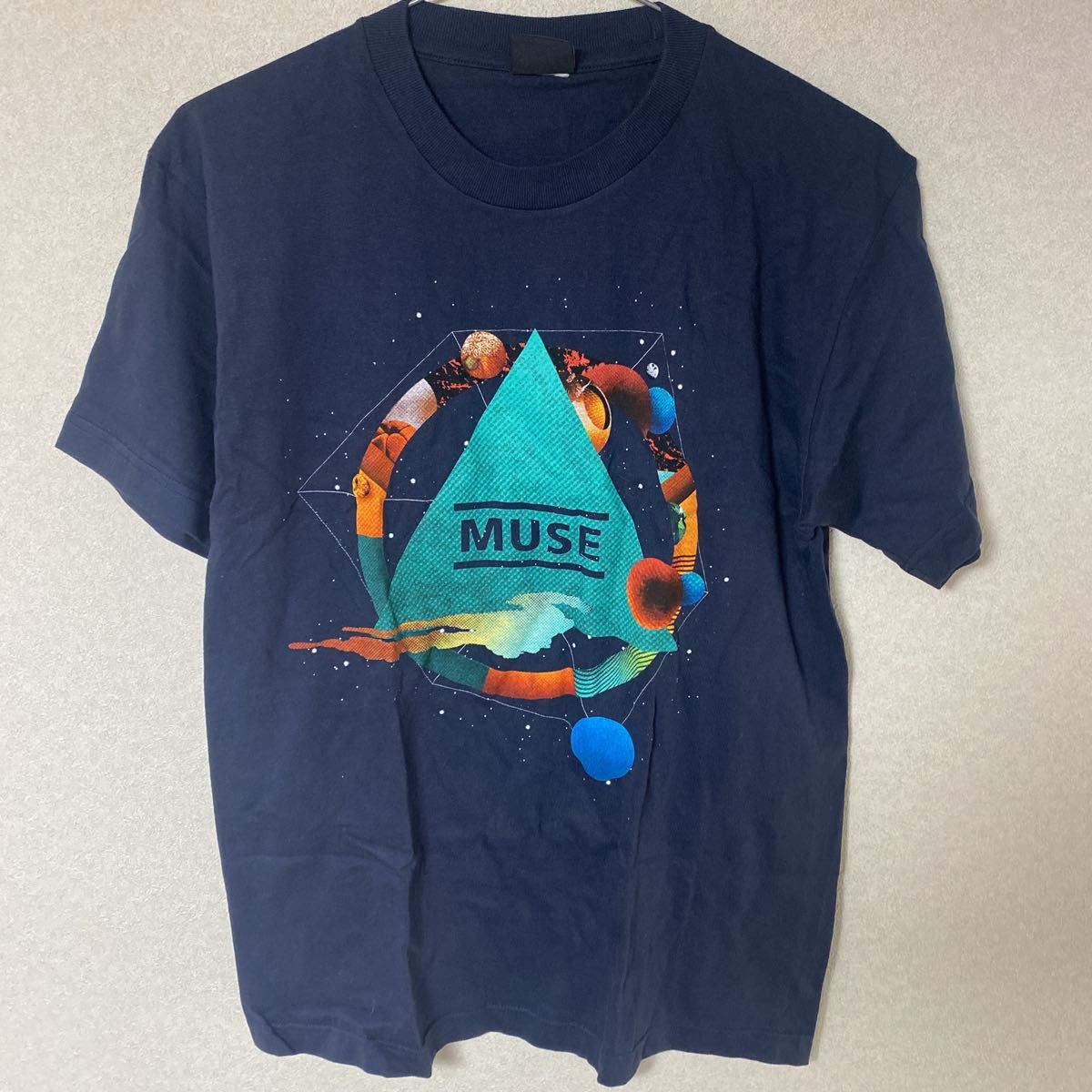 ミューズ MUSE ツアー バンド Tシャツ バックプリントあり 日程入り オアシス ブラー ビートルズ ストーンズ ローゼズ(Tシャツ ...