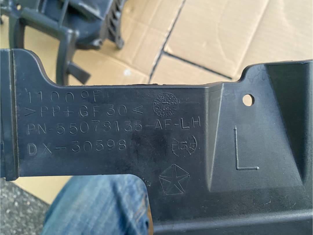 A7430 JKラングラー Jeep 純正フェンダーサイドブラケット PN-55078135-AF-LH/RH(その他)｜売買された ...