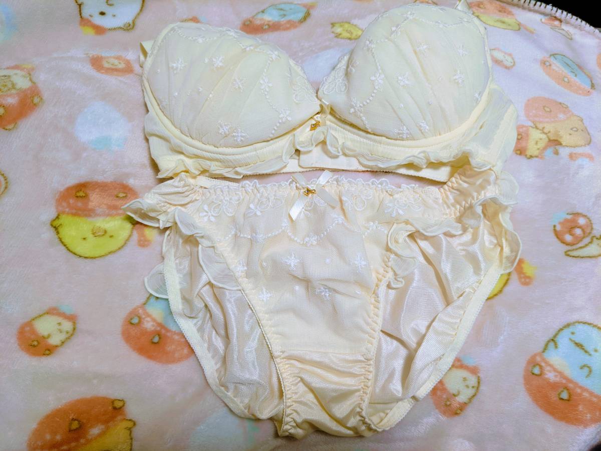 チュチュアンナ tutuanna ブラ ショーツ 上下セット E75/L 淡イエロー オフホワイト系(75)｜売買されたオークション情報、yahooの商品情報をアーカイブ公開 - オークファン ...