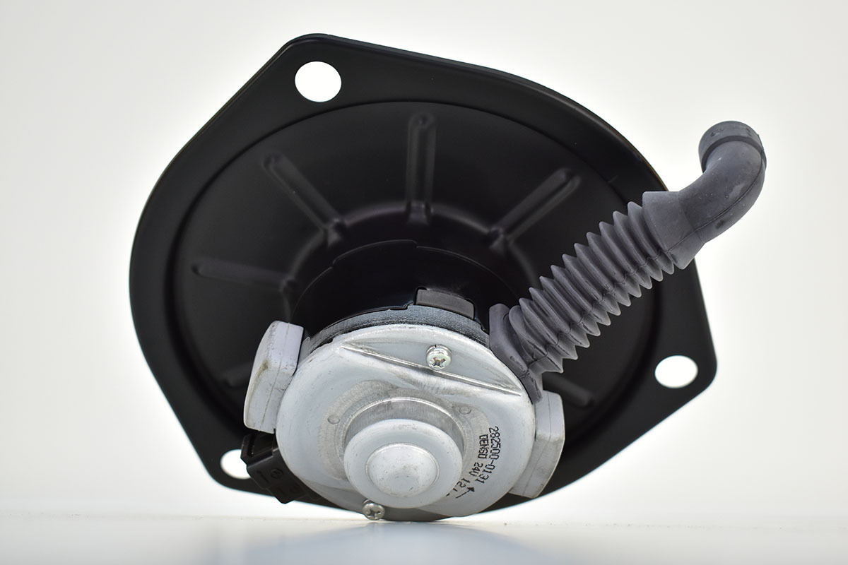 DENSO 282500-0131 ヒーター ブロアモーター デンソー 自動車 部品 パーツ トラック 三菱ふそう ファイター M(その他 ...