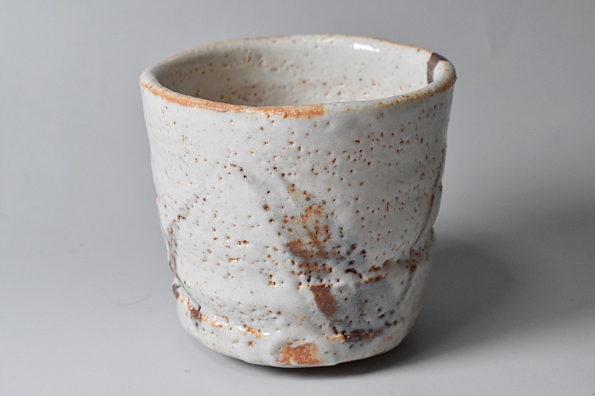 iu0211 志野 絵志野 ぐい呑 盃 酒杯 酒器 湯呑 岡部嶺男(志野)｜売買されたオークション情報、yahooの商品情報をアーカイブ公開 ...