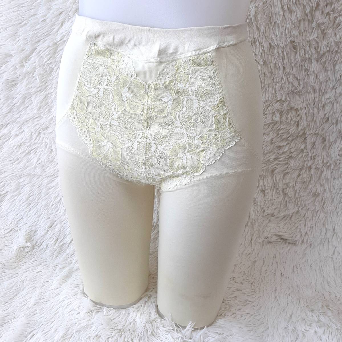 匿名配送 シャルレ FE251 シームレス 光沢つるてか 豪華レース 補正 ロングガードル イエロー 70 ホ(Lサイズ)｜売買されたオークション情報、yahooの商品情報をアーカイブ公開 ...