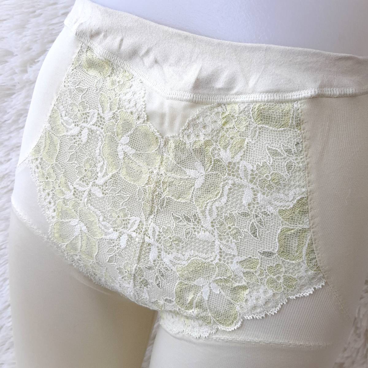 匿名配送 シャルレ FE251 シームレス 光沢つるてか 豪華レース 補正 ロングガードル イエロー 70 ホ(Lサイズ)｜売買されたオークション情報、yahooの商品情報をアーカイブ公開 ...