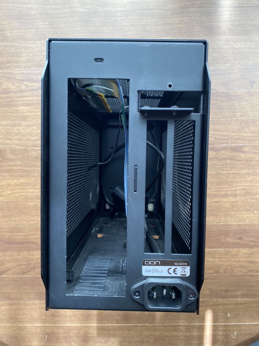 DAN A4-SFX v2 ITXケース ASTEC簡易水冷付き ジャンク(その他)｜売買されたオークション情報、yahooの商品情報をアーカイブ公開 - オークファン（aucfan.com）
