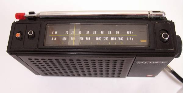SONY ソニー AM/FM2バンド小型ラジオICF-4250/赤アンテナ(アンティーク)｜売買されたオークション情報、yahooの商品情報を ...