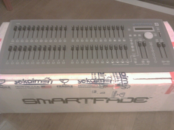 DMX 照明 調光卓 ETC Smartfade 2496(天井照明)｜売買されたオークション情報、yahooの商品情報をアーカイブ公開 ...