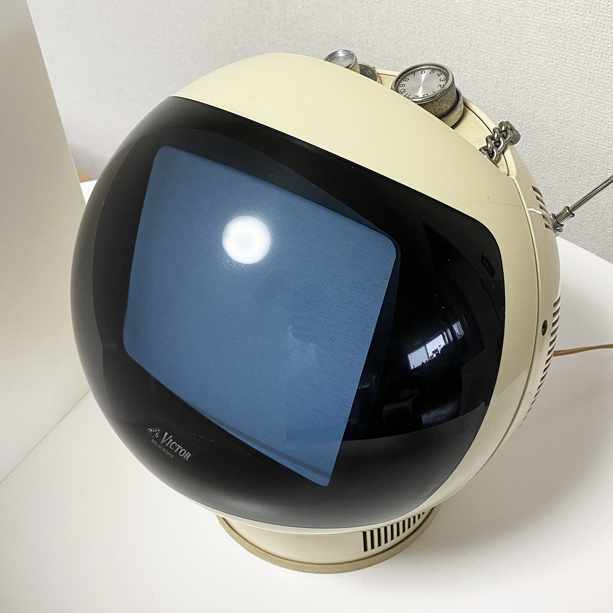スペースエイジ Victor 9T-11フリフリQ ホワイト 球体 ビクター白黒テレビ TV 1970年代 70’sレトロポップ通電確認済 検索用2001年宇宙の旅(テレビ)｜売買された ...