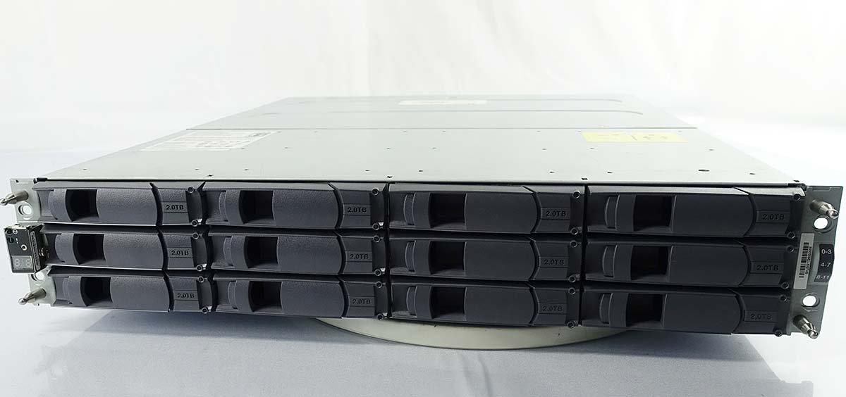 日通発送 通電確認のみ NetApp FAS2520 NAF-1201 富士通 CA07336-B212 HDD24TB 2TBx12 ...