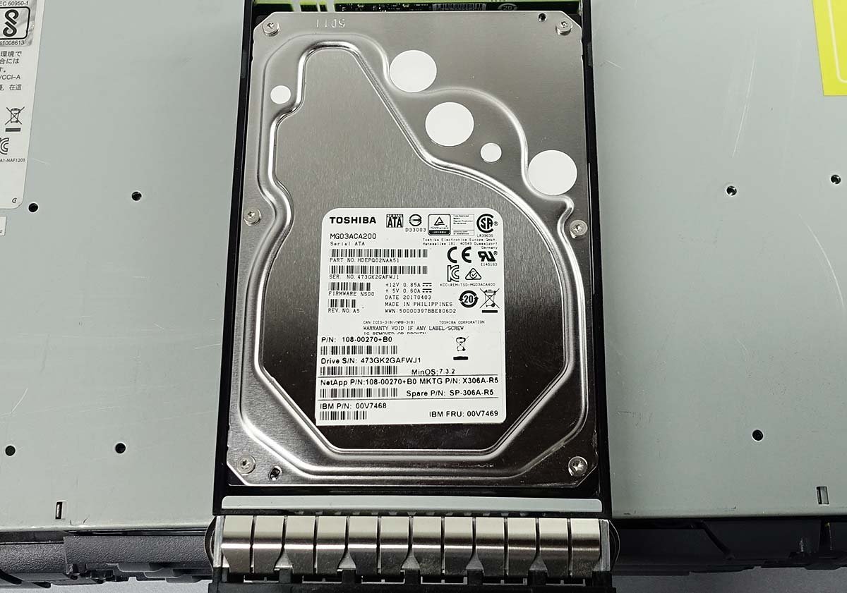 日通発送 通電確認のみ NetApp FAS2520 NAF-1201 富士通 CA07336-B212 HDD24TB 2TBx12 ...