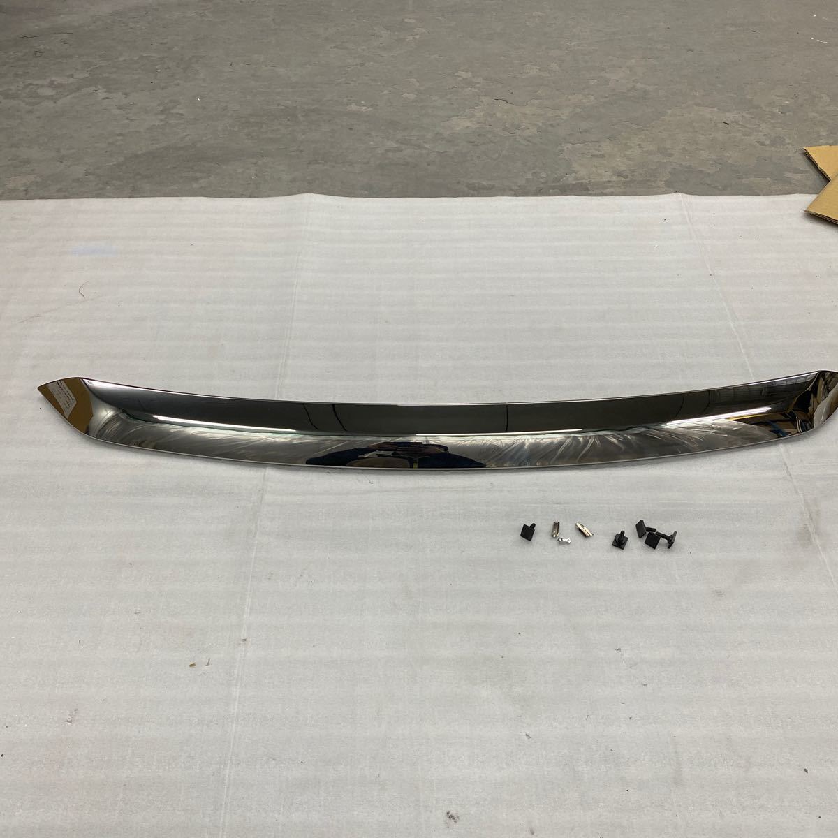 トヨタ ハリアー 60系 純正 ボンネットモールディング クロームメッキ 75770-48030 75771-48030 個人宅不可 営業所 ...