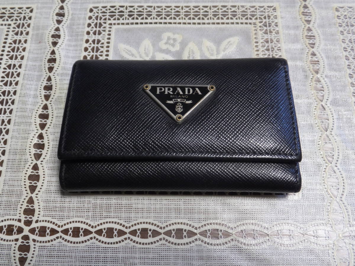 プラダ PRADA キーケース ブラック 訳あり(キーケース)｜売買されたオークション情報、yahooの商品情報をアーカイブ公開 - オークファン（aucfan.com）