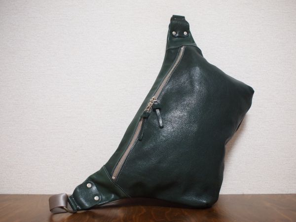 ハンドメイド国産本革鞄 クリーマーレザーボディバッグ大 DG 079(ボディバッグ)｜売買されたオークション情報、yahooの商品情報をアーカイブ公開 - オークファン（aucfan.com）