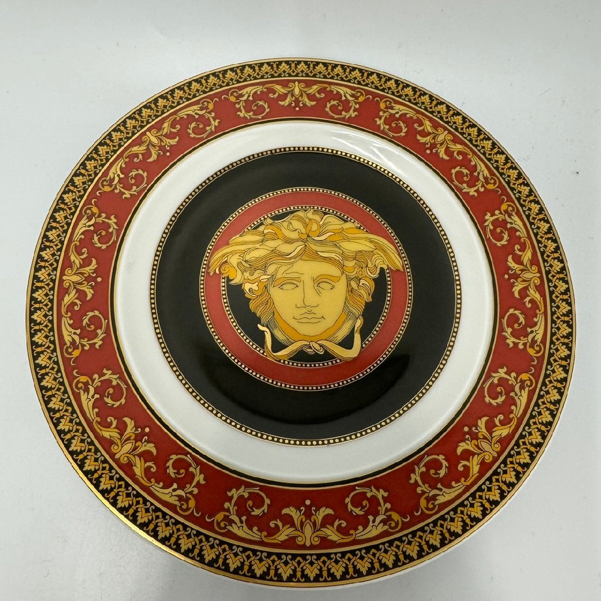 VERSACE ヴェルサーチ ヴェルサーチェ お皿 メドゥーサ レッド プレート um ABH(その他)｜売買されたオークション情報、yahooの商品情報をアーカイブ公開 - オークファン ...