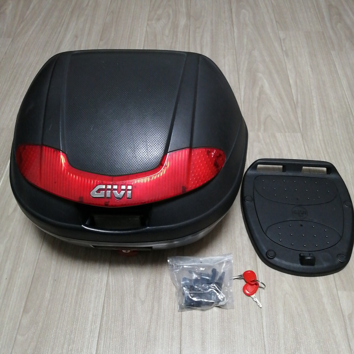 GIVI ジビ モノロック リアボックス E340(トップケース)｜売買されたオークション情報、yahooの商品情報をアーカイブ公開 - オークファン（aucfan.com）