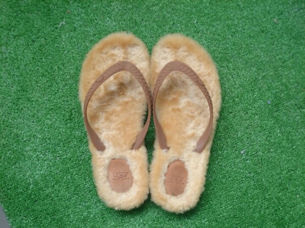 UGG ムートンサンダル W FLUFFIE USA9 26.5cm(男性用)｜売買されたオークション情報、yahooの商品情報をアーカイブ公開 - オークファン（aucfan.com）