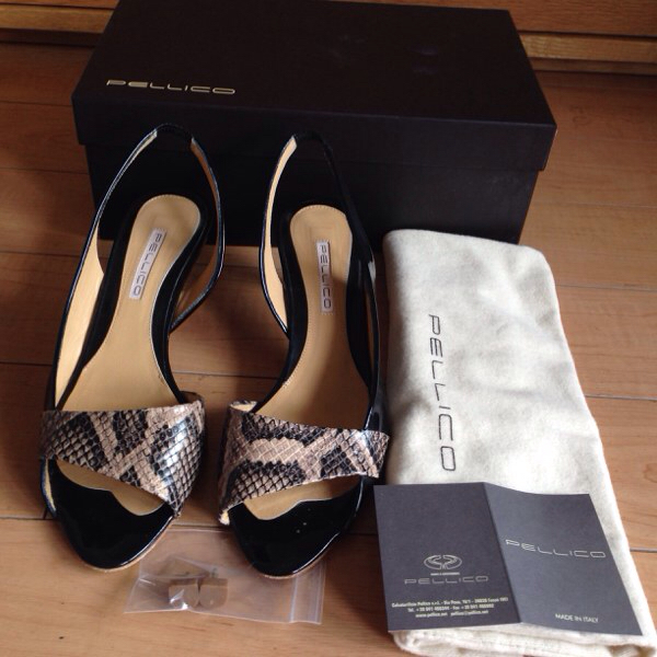 PELLICO パイソン柄サンダル size37.5(7)｜売買されたオークション情報、yahooの商品情報をアーカイブ公開 - オークファン（aucfan.com）