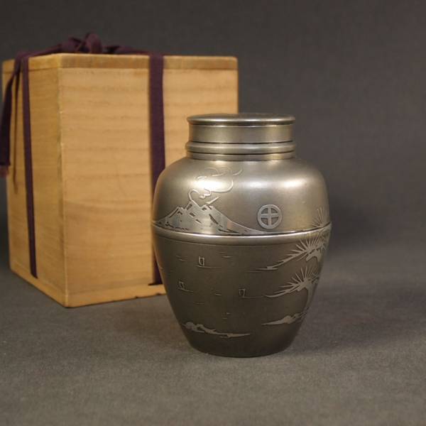 金富士 古錫 さつま岩切造 茶入/茶心壷 458g 共箱(錫製)｜売買されたオークション情報、yahooの商品情報をアーカイブ公開 - オークファン（aucfan.com）