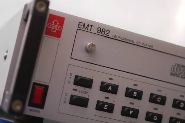 EMT 982 CDプレーヤー(一般)｜売買されたオークション情報、yahooの商品情報をアーカイブ公開 - オークファン（aucfan.com）