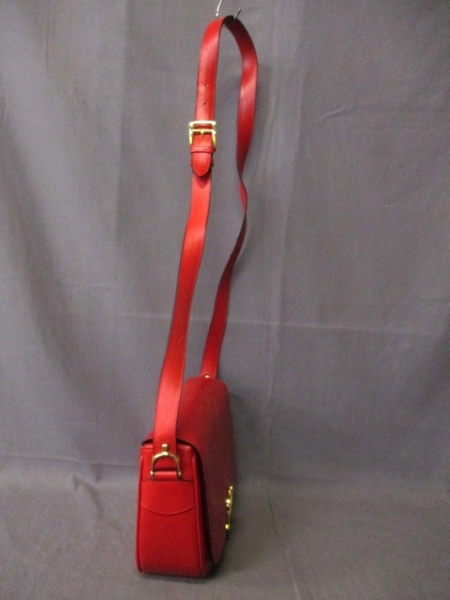 セリーヌ ショルダーバッグ - レッド レザー CELINE(ショルダーバッグ)｜売買されたオークション情報、yahooの商品情報をアーカイブ公開 - オークファン（aucfan.com）
