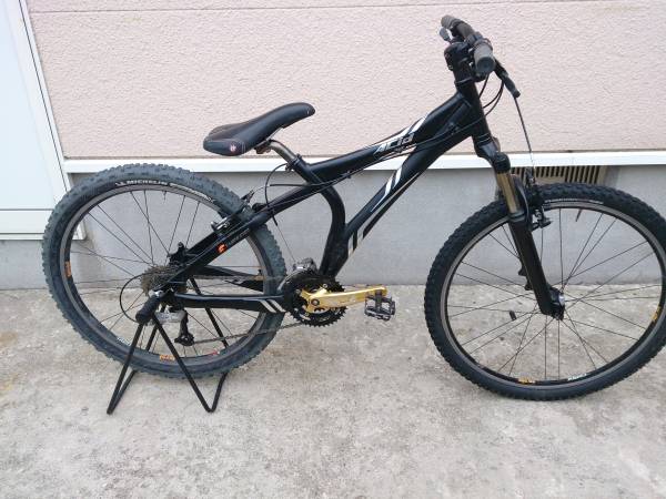 GIANT Acid(Sサイズ)｜売買されたオークション情報、yahooの商品情報をアーカイブ公開 - オークファン（aucfan.com）