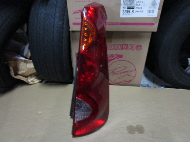 十:E11ノート純正テールランプレンズ右Rライト220-63780(テールライト)｜売買されたオークション情報、yahooの商品情報を ...