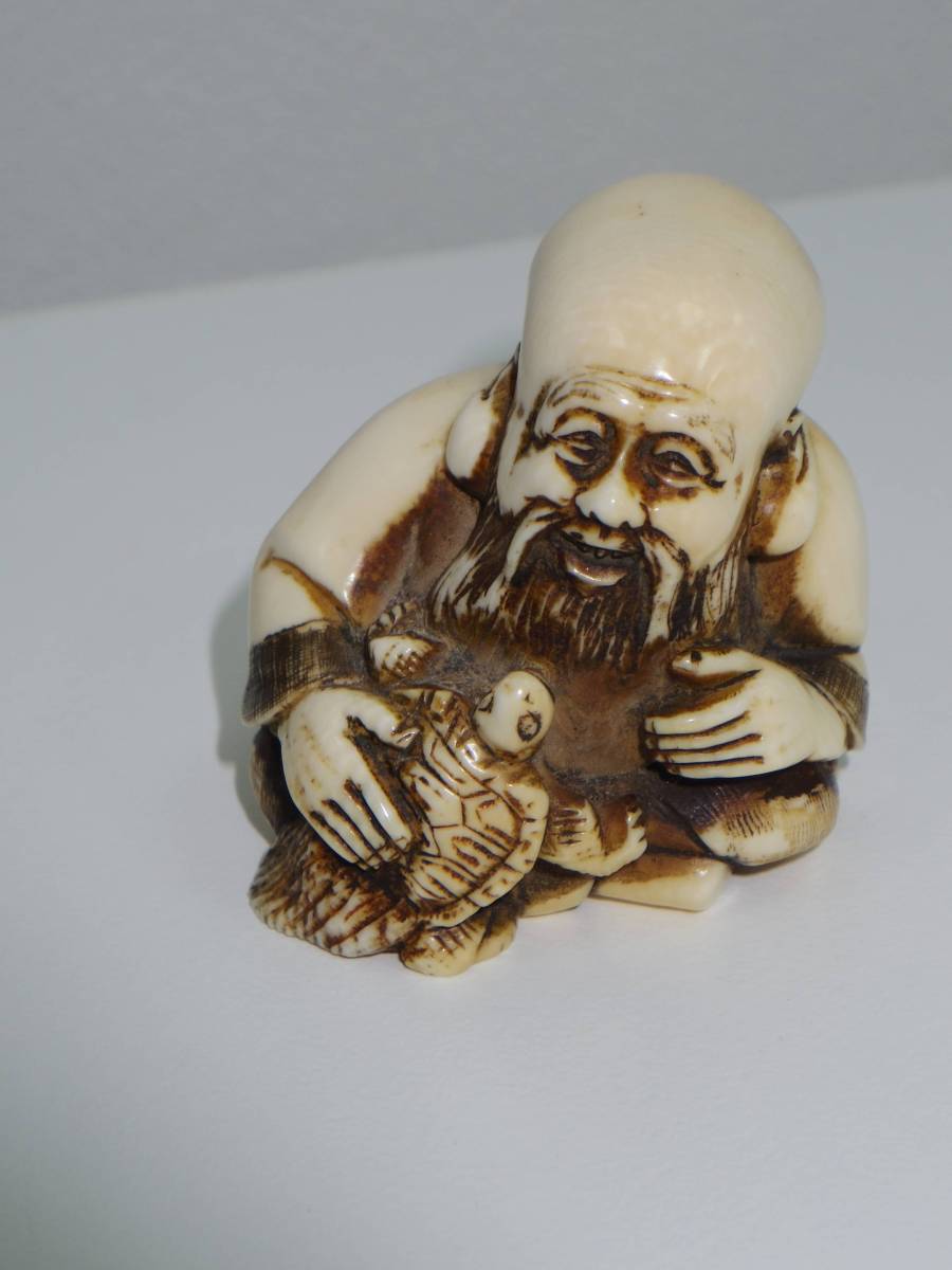 本象牙 青堂銘 根付 高さ 約3.9cm 重さ 約36.6g(根付)｜売買されたオークション情報、yahooの商品情報をアーカイブ公開 - オークファン（aucfan.com）