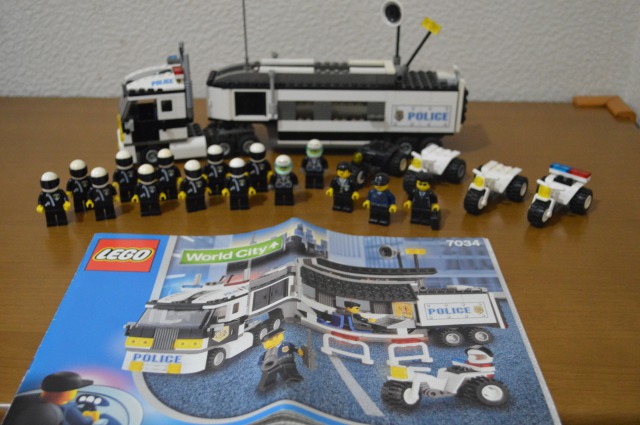 レゴ LEGO 街シリーズ 7034 ポリストラックステーション ＋警察官ミニフィグ13体 バイク3台おまけ 品(街シリーズ)｜売買された ...