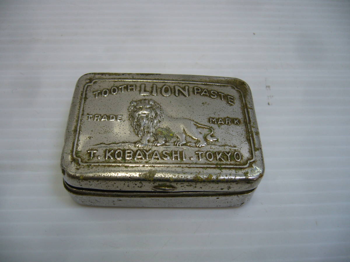 D228 当時物 ライオン 古い缶 TOOTH LION PASTE T.KOBAYASHI TOKYO 歯磨き粉 缶 ケース 小林商店 昭和 ...