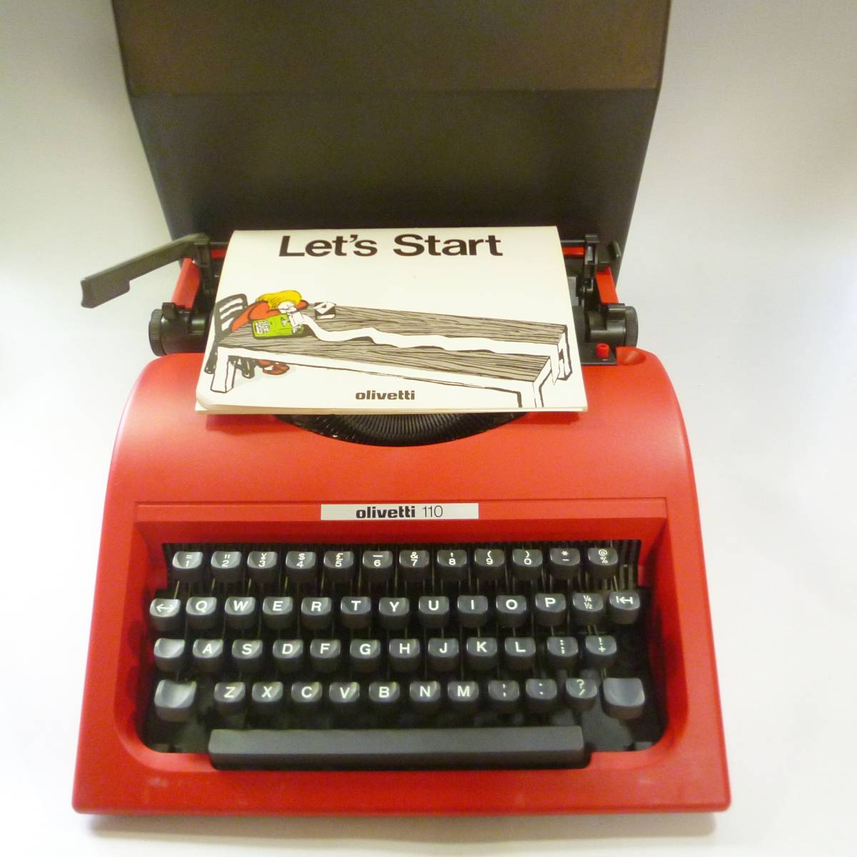 hc2558 Olivetti 110 オリベティ オリベッティー タイプライター 赤 スペイン製 説明書付 専用ケース付(タイプライター)｜売買されたオークション情報、yahooの商品情報を ...