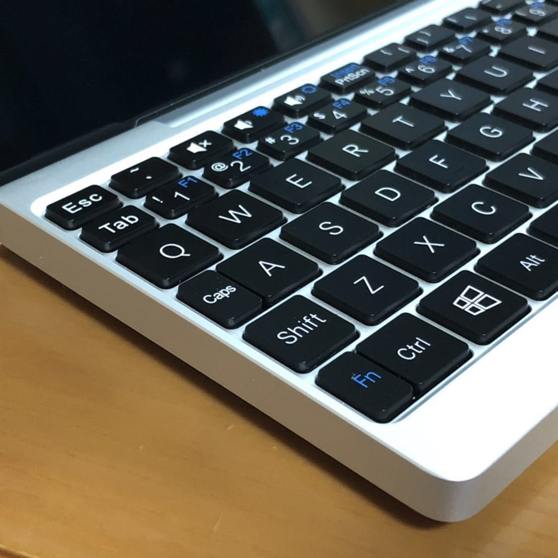 GPD Pocket Windows10 Atom x7-Z8750 RAM:8GB SSD:128GB(ミニノート)｜売買されたオークション ...