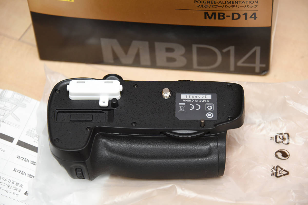 ニコン純正品 バッテリーグリップ Nikon BATTE RYGRIP MB-D14 元箱 付属品付(ニコン)｜売買されたオークション情報 ...