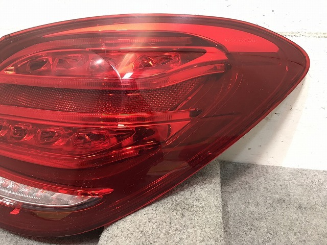 W205 Cクラス ベンツ 右テールランプ/ライト/レンズ A2059061457 99613(テールライト)｜売買されたオークション情報 ...