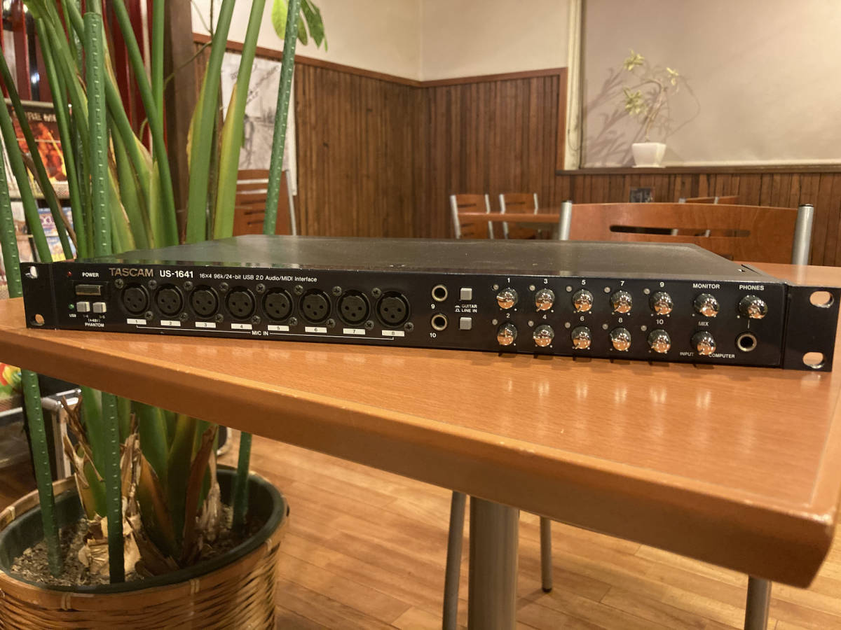 TASCAM US-1641 オーディオインターフェース 8CHマイクプリ搭載 16IN 4OUT USB(オーディオインターフェース)｜売買 ...