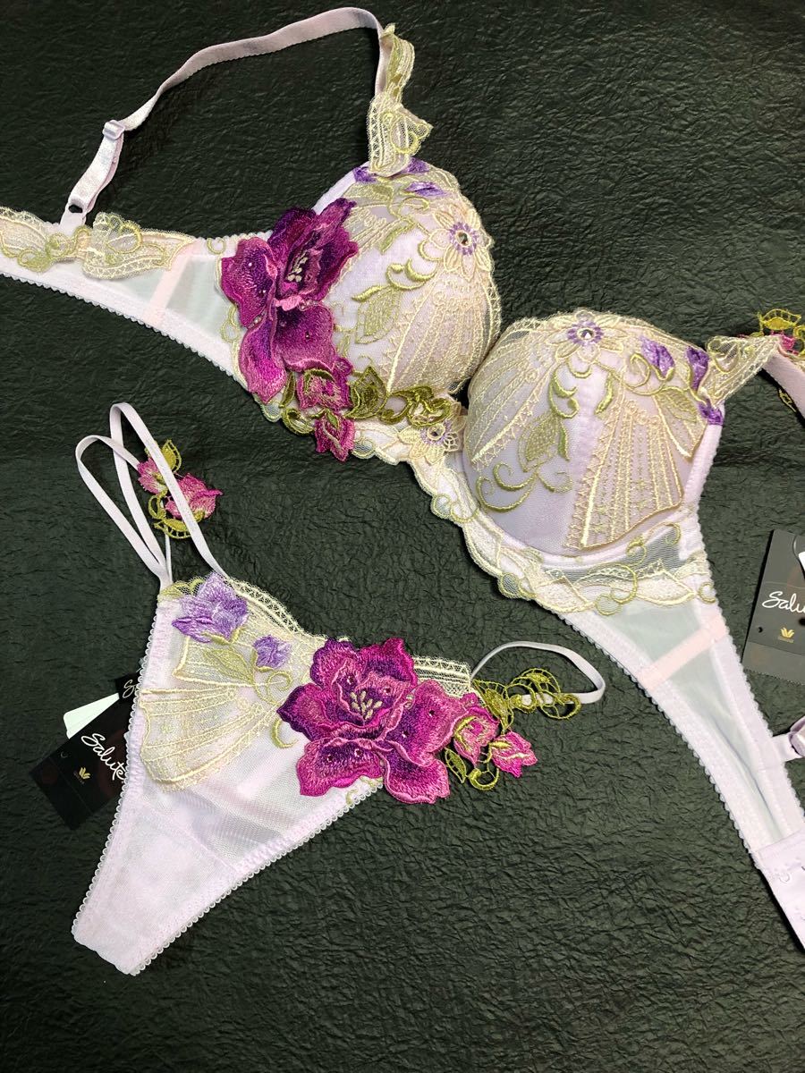 サルート オーラ E65&Mソング PU プレステージ 大女優(65以下)｜売買されたオークション情報、yahooの商品情報をアーカイブ公開 - オークファン（aucfan.com）