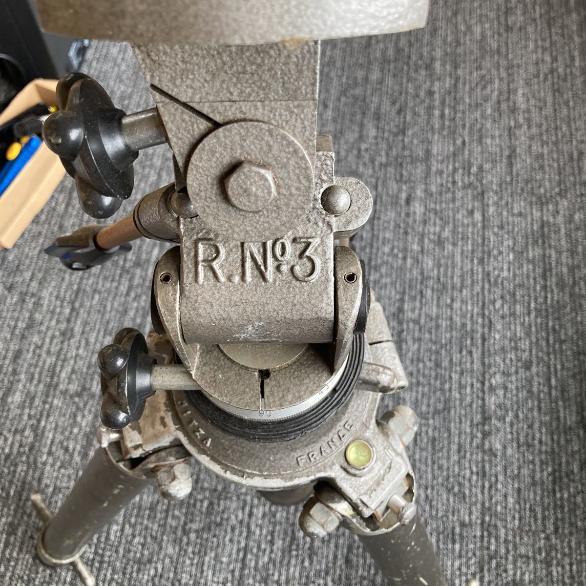 GITZA ジッツオ 三脚 フランス製 523.1 大型三脚(三脚)｜売買されたオークション情報、yahooの商品情報をアーカイブ公開 ...