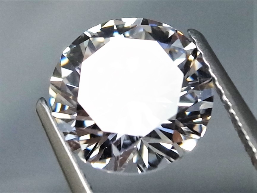 4.63ct 9mm 究極のExcellent cut 大粒キュービックジルコニア 理想的なラウンドブリリアンカット(その他)｜売買されたオークション情報、yahooの商品情報をアーカイブ公開 ...