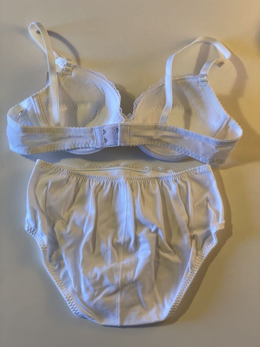 中学生 高校生用ブラジャー ショーツセット B75 wing Pulili 白 RB2940 RJ3940(75)｜売買されたオークション情報、yahooの商品情報をアーカイブ公開 ...