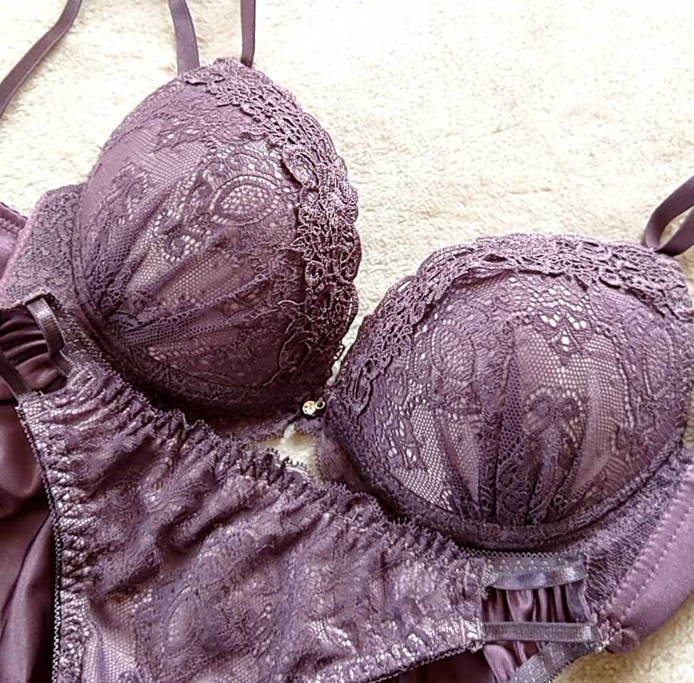 セクシーなランジェリー ブラ上下 D75 レース ダークパープル系(75)｜売買されたオークション情報、yahooの商品情報をアーカイブ公開 - オークファン（aucfan.com）