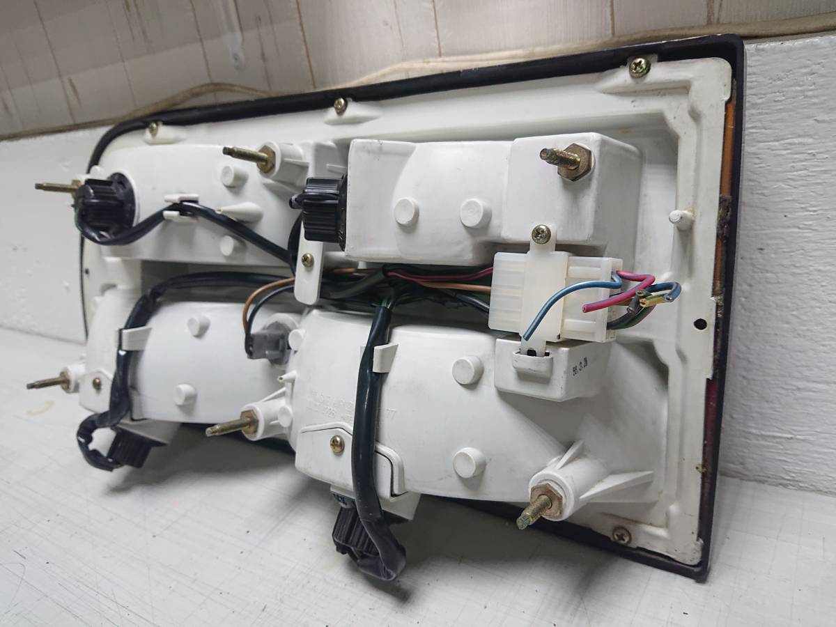 GS130 S130 130Z フェアレディZ テールランプ右 280Z 日産純正 NISSAN genuine parts 西部警察 ...