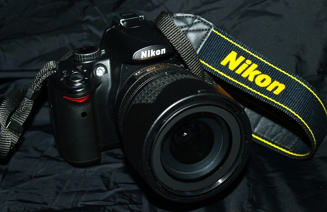 NIKON D5000 レンズ AF-S DX NIKKOR 18-105mm f/3.5-5.6G ED VR付 ショット数3544枚(ニコン)｜売買されたオークション情報、yahooの商品 ...