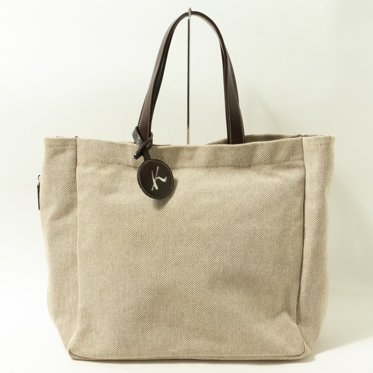 Kitamura トートバッグ キタムラ ハンドバッグ ベージュ ブラウン ロゴチャーム 綺麗め 上品 マチあり マグネット bag 鞄 婦人 ...