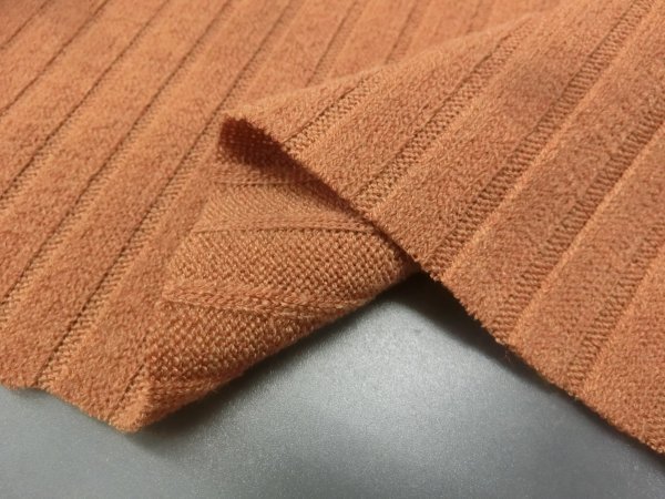 e7782-1 ポリ／レーヨン／シルク混起毛リブニット生地 長さ3m／キャメル(ニット生地)｜売買されたオークション情報、yahooの商品情報をアーカイブ公開 - オークファン（aucfan.com）