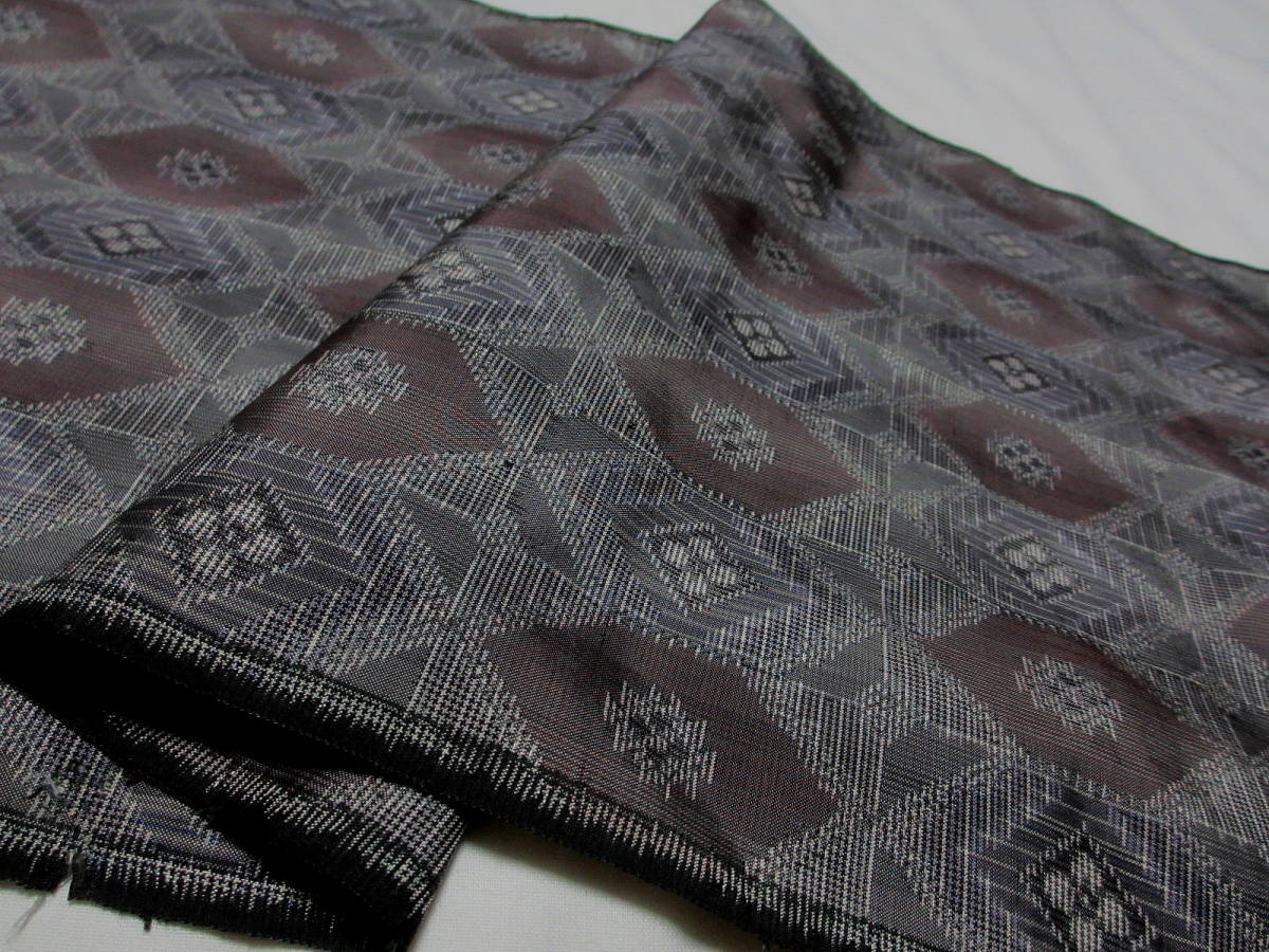 F883 正絹 グレー系 亀甲と花菱 大島紬 はぎれ 35cmx90cm ハンドメイドの材料に 手芸 小物作り 布 生地 解きハギレ リメイク ...