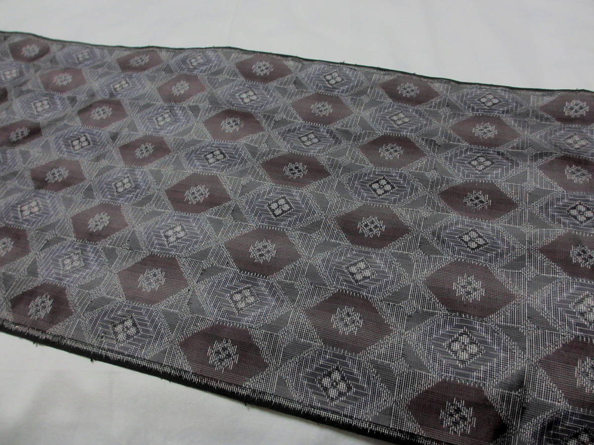 F883 正絹 グレー系 亀甲と花菱 大島紬 はぎれ 35cmx90cm ハンドメイドの材料に 手芸 小物作り 布 生地 解きハギレ リメイク ...
