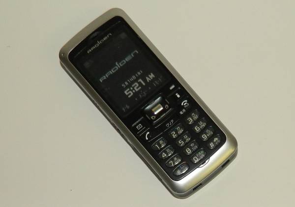 SO213iWR ラジデン ブラック＆シルバー 白ロム(携帯電話)｜売買されたオークション情報、yahooの商品情報をアーカイブ公開 ...