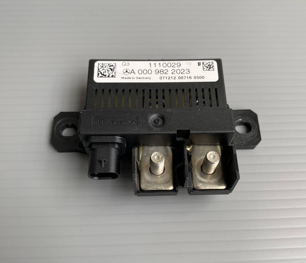 10722 2013 ベンツ C180 AMG W204 後期 バックアップ バッテリー リレー A0009822023 Mercedez ...
