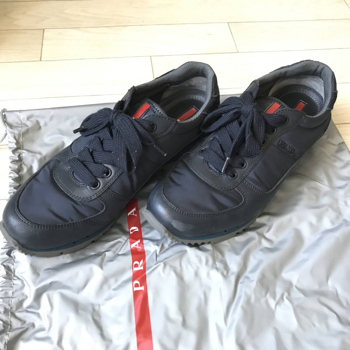 良品 PRADA プラダ スニーカー ネイビー 4E 2968 5 1/2 24 5cm相当 シューズ袋付き(男性用)｜売買されたオークション情報、yahooの商品情報をアーカイブ公開 ...