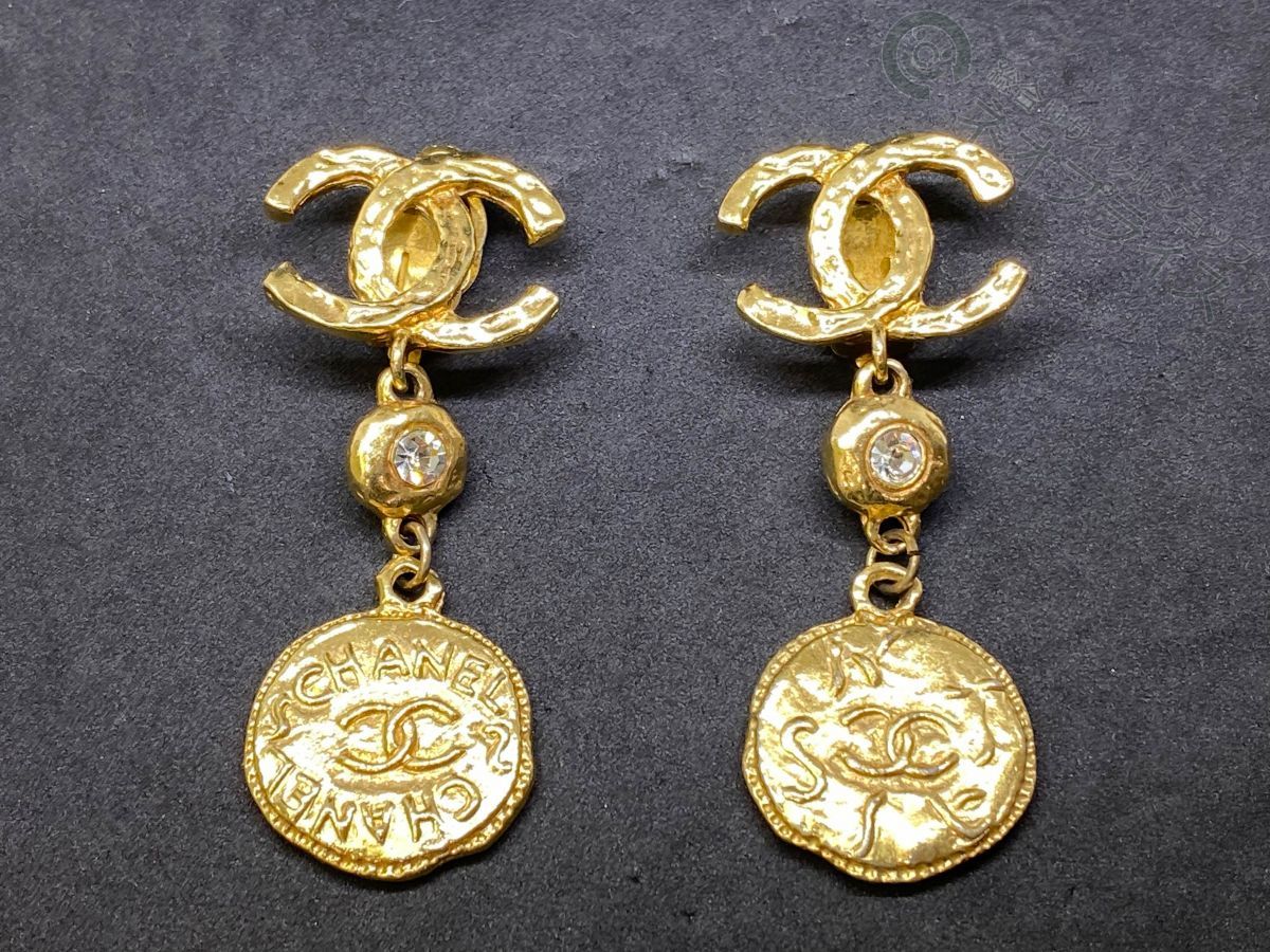 S5413 CHANEL シャネル ココマーク ラインストーン スイング イヤリング(イヤリング)｜売買されたオークション情報、yahooの商品情報をアーカイブ公開 - オークファン ...