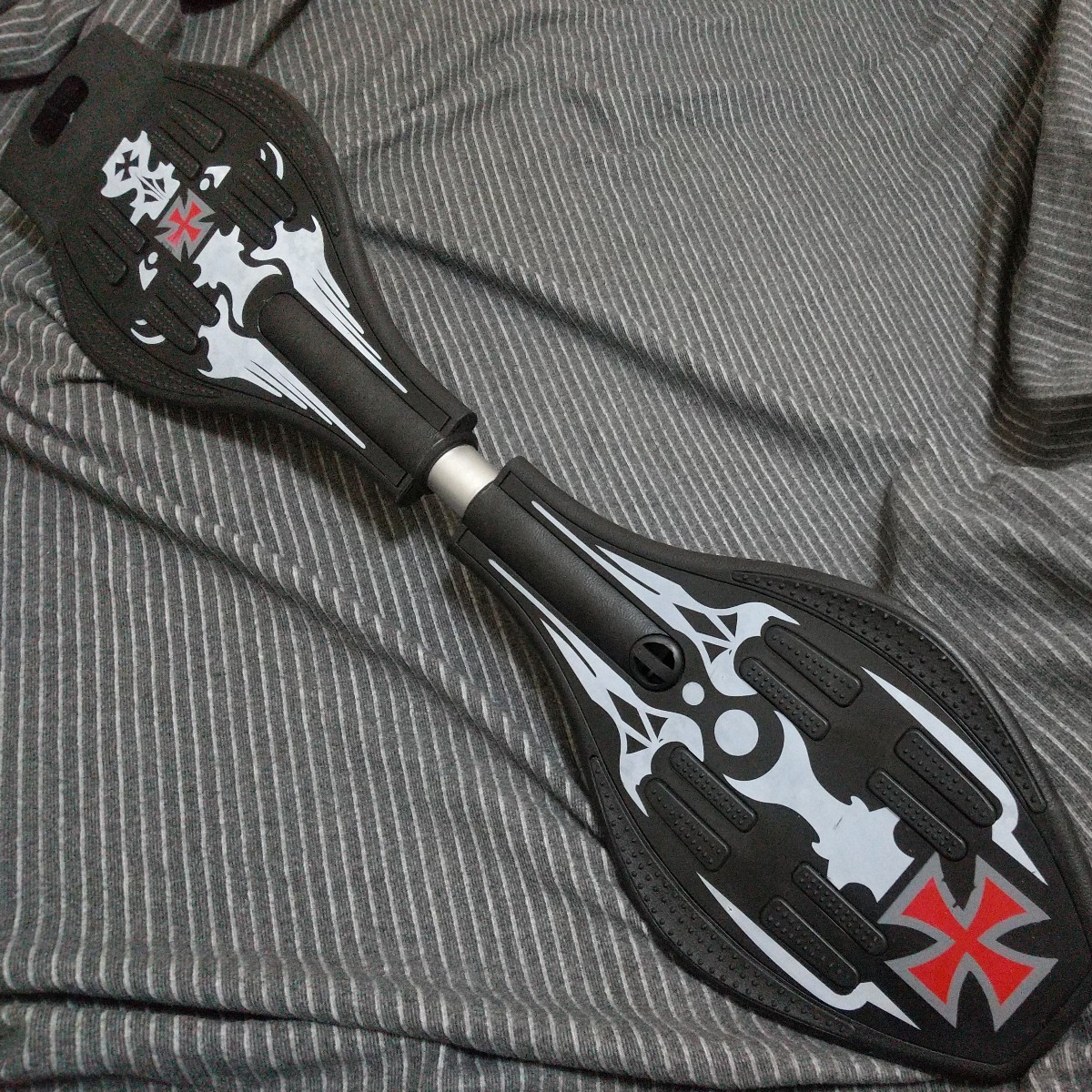 エスボード スケボー クロス 十字架 LED ESSBoard Jボード 光る タイヤ 十字架柄 ブラック 黒 ブレイブボード リップスティック(スケートボード)｜売買されたオークション情報 ...