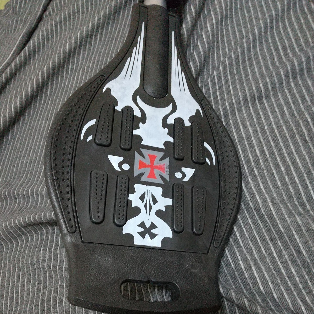 エスボード スケボー クロス 十字架 LED ESSBoard Jボード 光る タイヤ 十字架柄 ブラック 黒 ブレイブボード リップスティック(スケートボード)｜売買されたオークション情報 ...